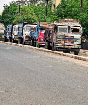 Police drive to solve traffic problem in Nakhatrana: 24 vehicles detained
