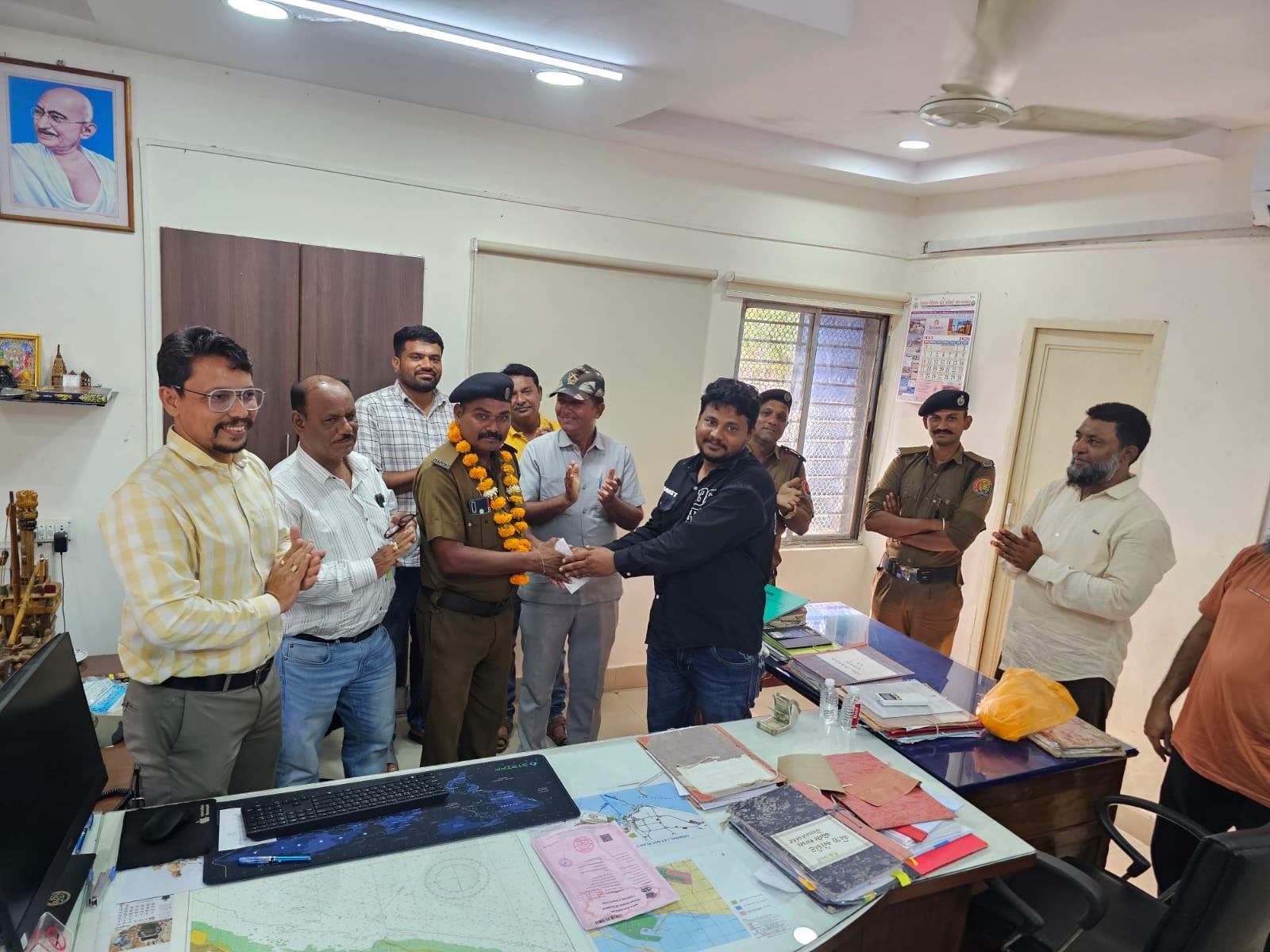 Veraval GISFS Guard Returns ₹50,000 Cash; Owner Honored
