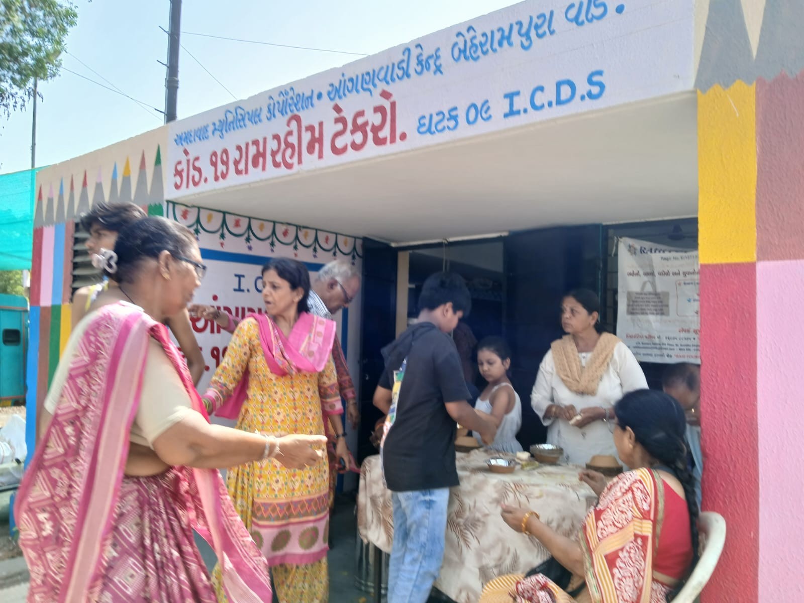 Rahi Foundation Feeds 800+ Laborers in Jamalpur | Khichdi & Chaas ...