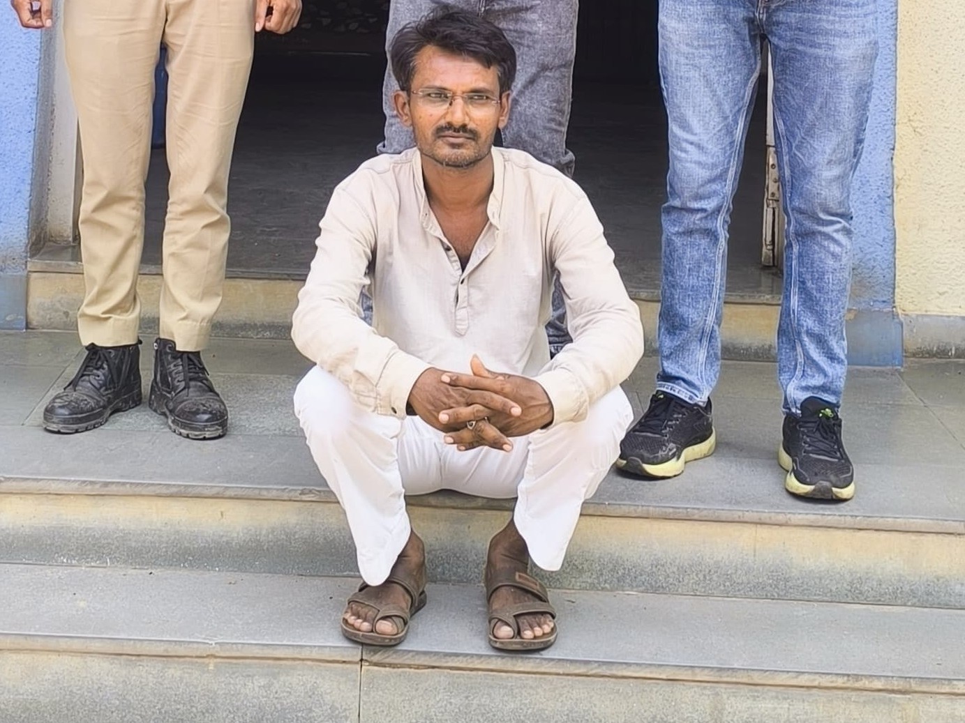 Khambhat Police Nab Petlad Court Convict in Cheque Bounce Case