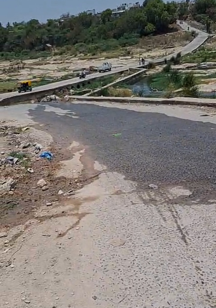 Locals are being harassed by frequent overflowing drains on Himmatnagar ...