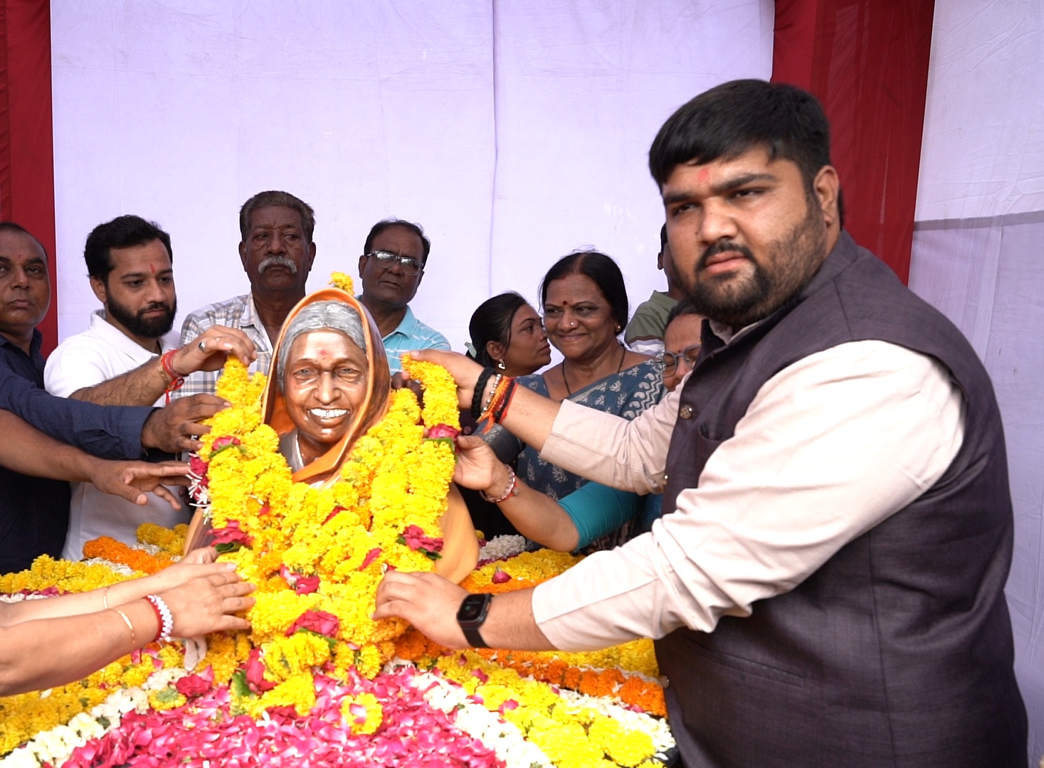 Junagadh Unveils Diwaliben Bheel Statue | Lok Sanskruti Amar Awaz