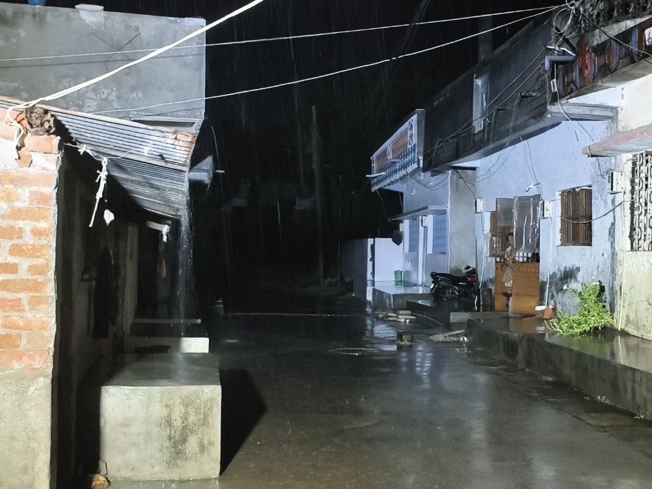 Mahisagar Mini Cyclone: Trees Fall, People Injured, Power Outage