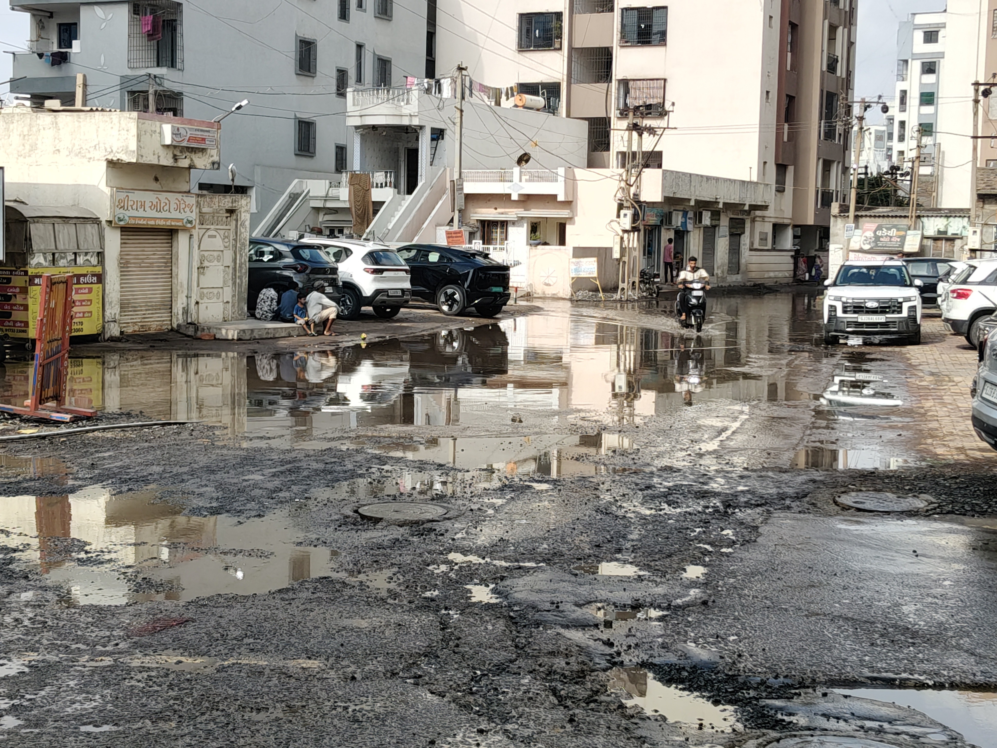 Morbi Machhu Canal Overflow; Road Waterlogging | MLA Durlabhji ...