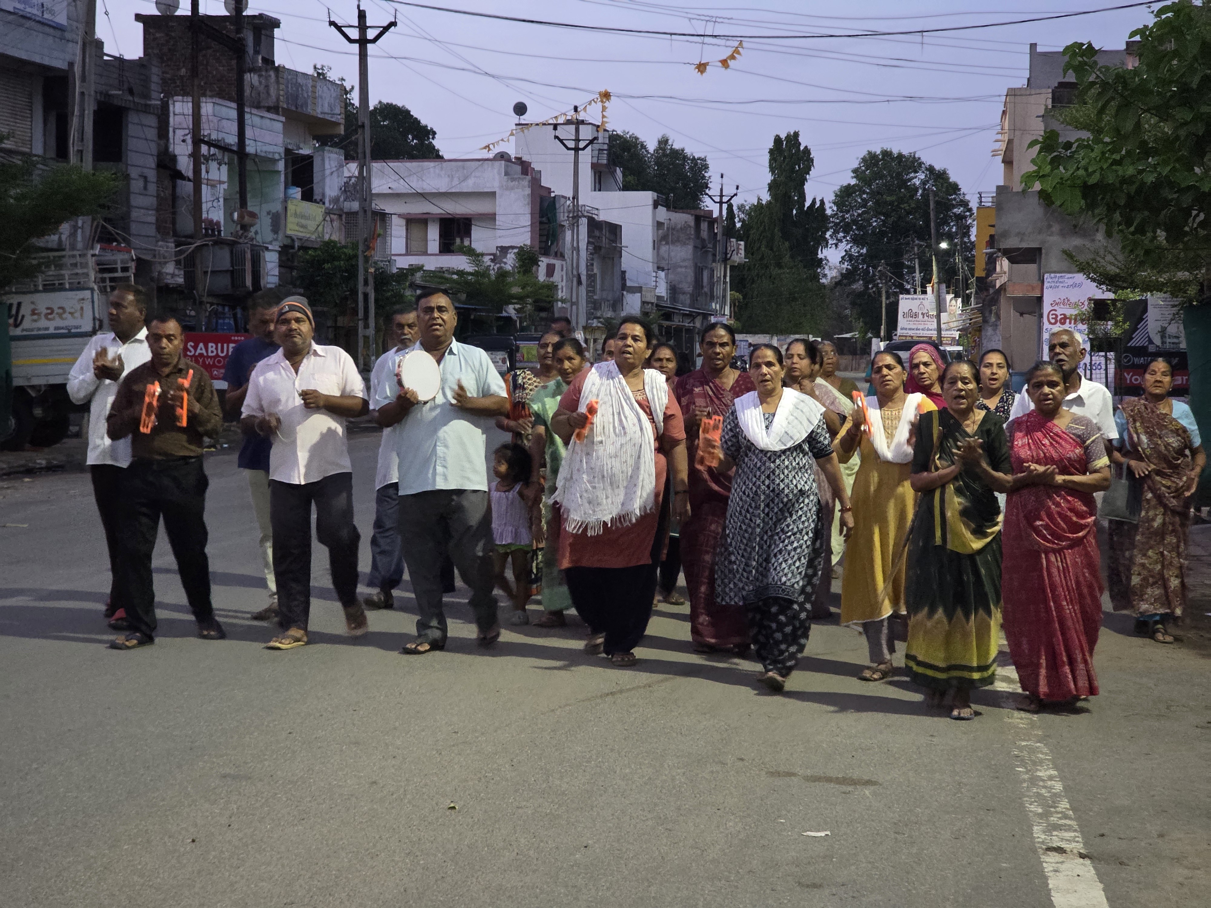 Himmatnagar Prabhat Feri Tradition Continues; 52-Year Old Ritual Observed