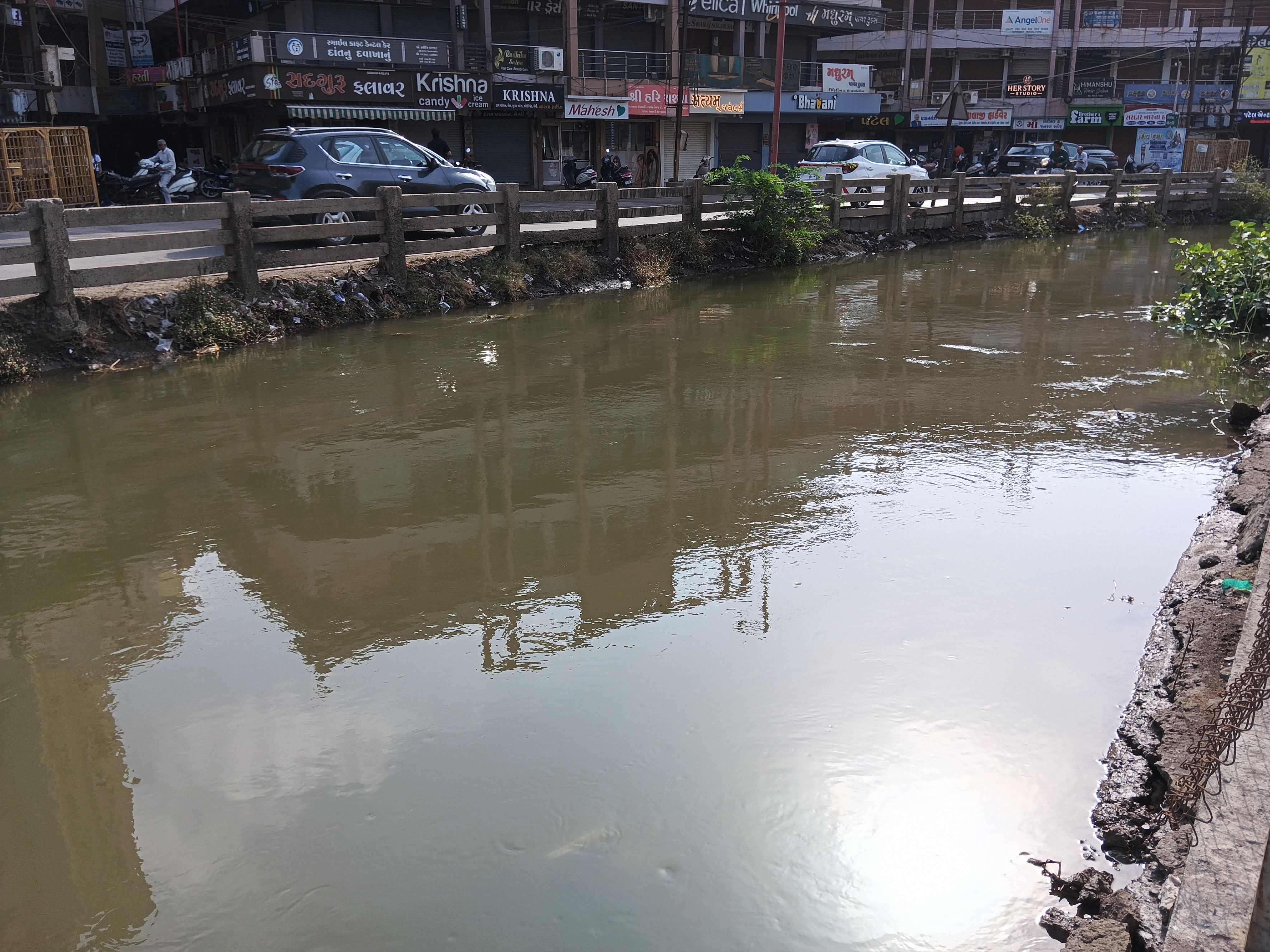 Morbi Machhu Canal Overflow; Water Waste While Farmers Lack Irrigation