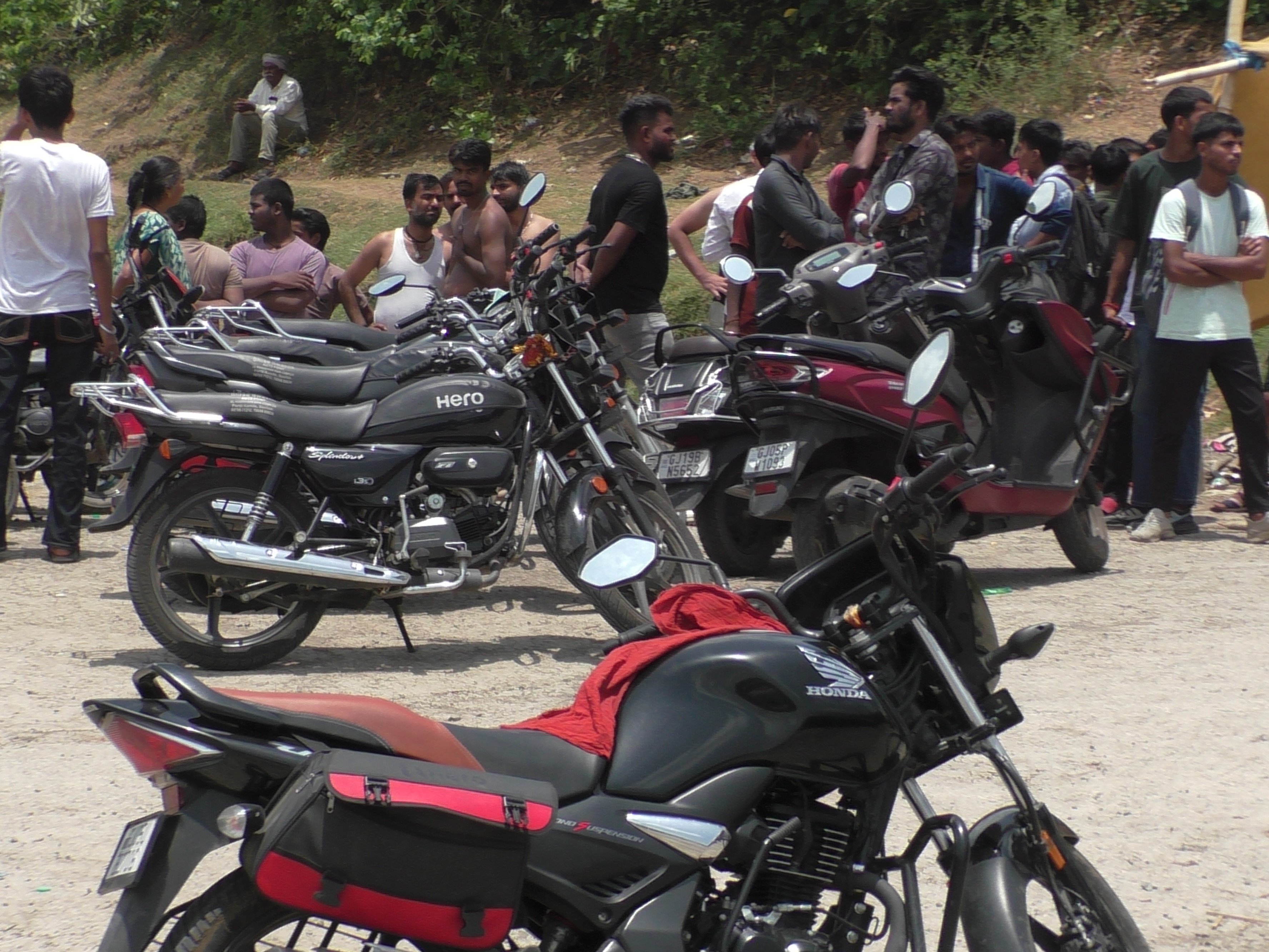 Palsana Police Fines 8 Vehicles ₹16,500 for Mlechhpur River Restricted ...