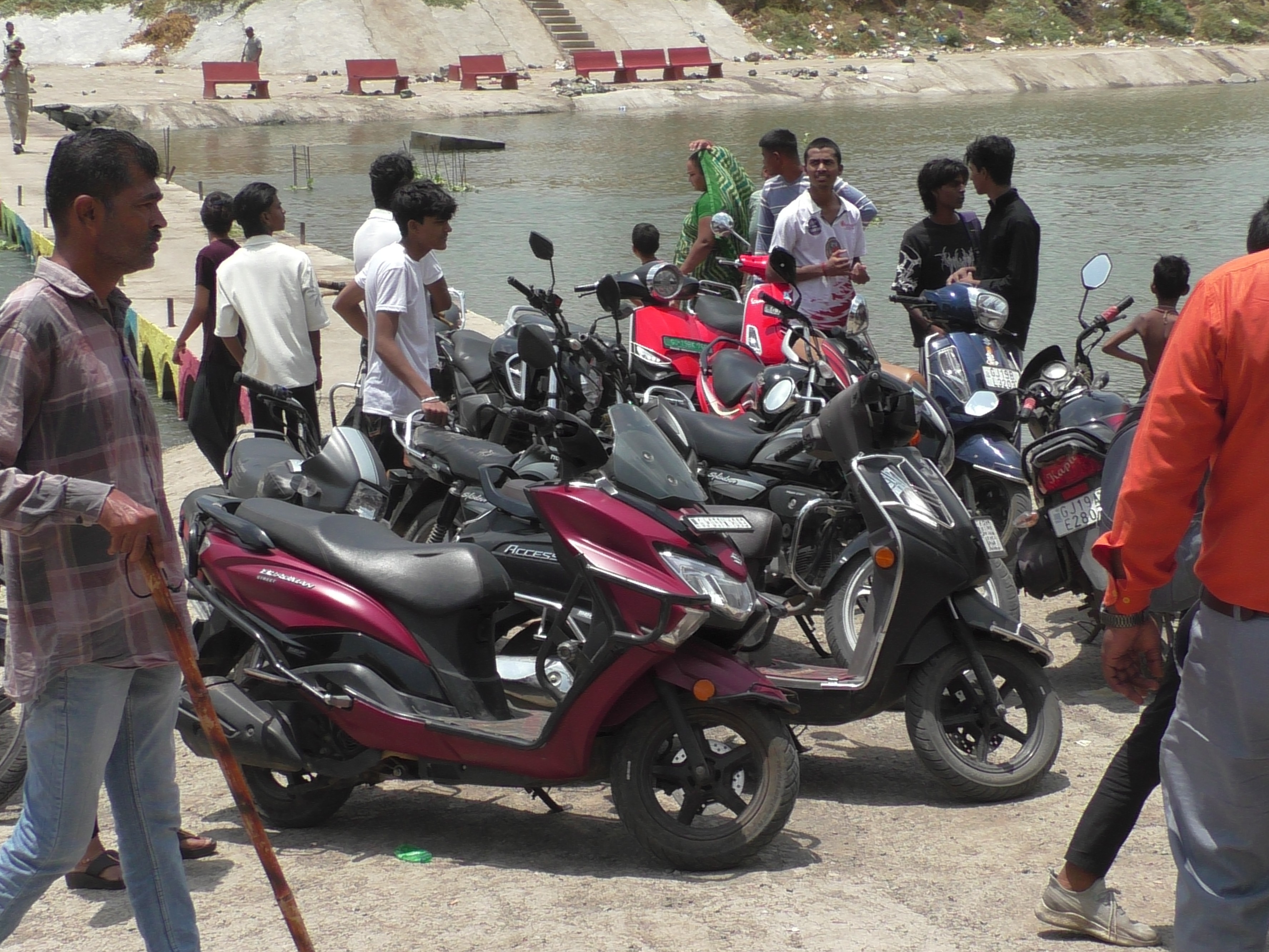Palsana Police Fines 8 Vehicles ₹16,500 for Mlechhpur River Restricted ...