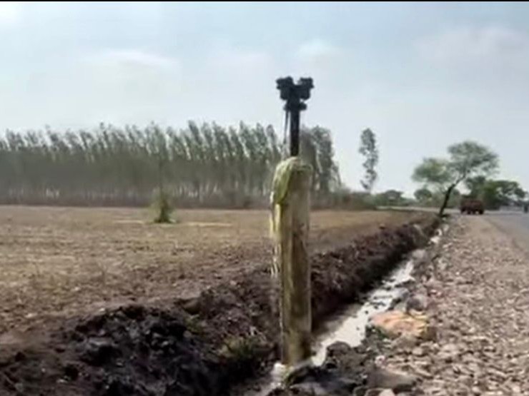 Savli-Jarod Road Water Leakage; Thousands Liters Wasted | Public Anger