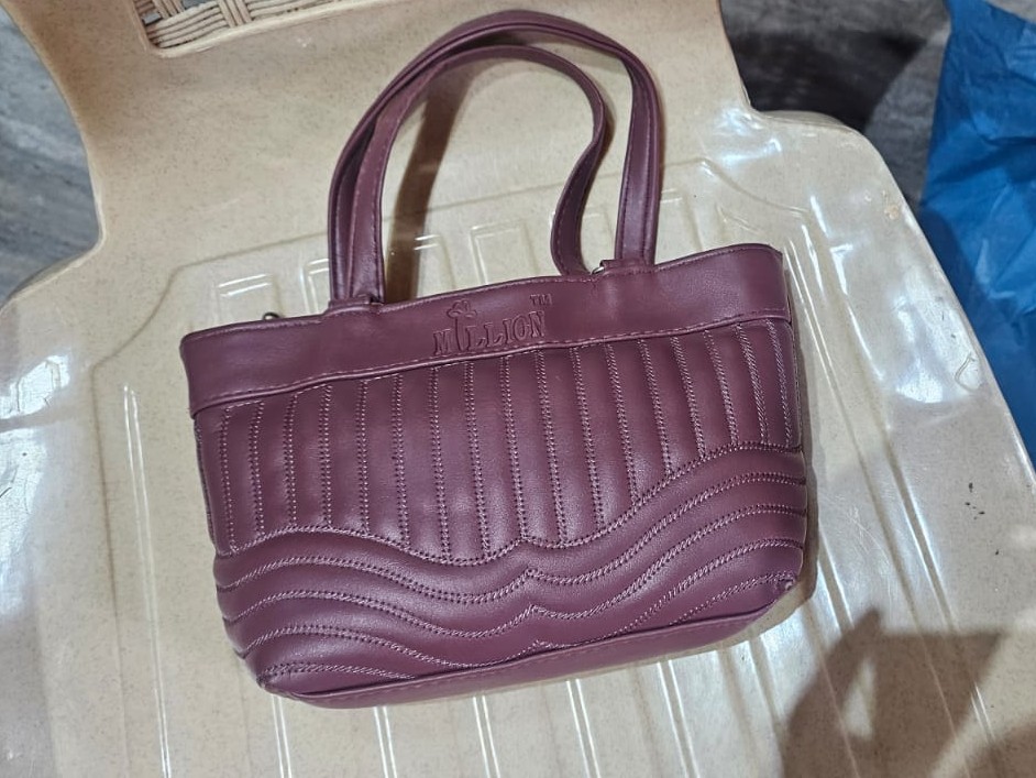 Somnath Woman Cop Returns Rs 17K Purse & Docs