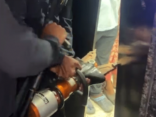 Vesu Gallopin Complex Lift Stuck; 6 People Rescued by Fire Brigade