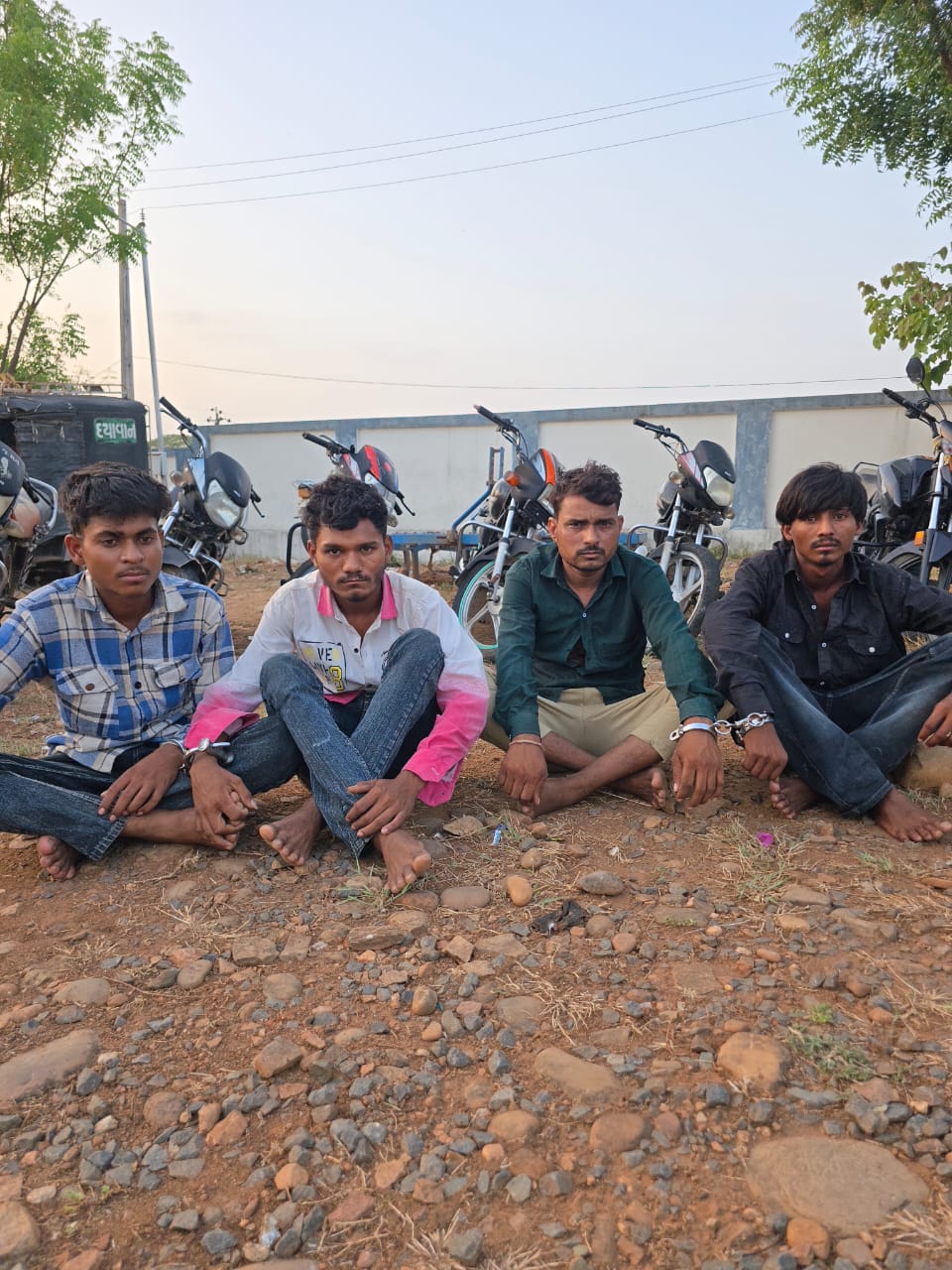 Interstate bike thief gang busted near Lambadiya, 13 bikes recovered