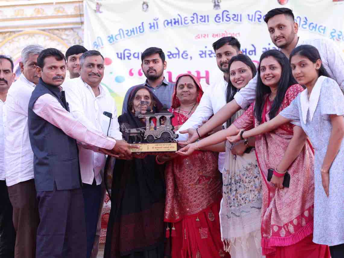 Surat Hadiya Familys Saptam Sarita Event | Family Honour & Mega Blood ...