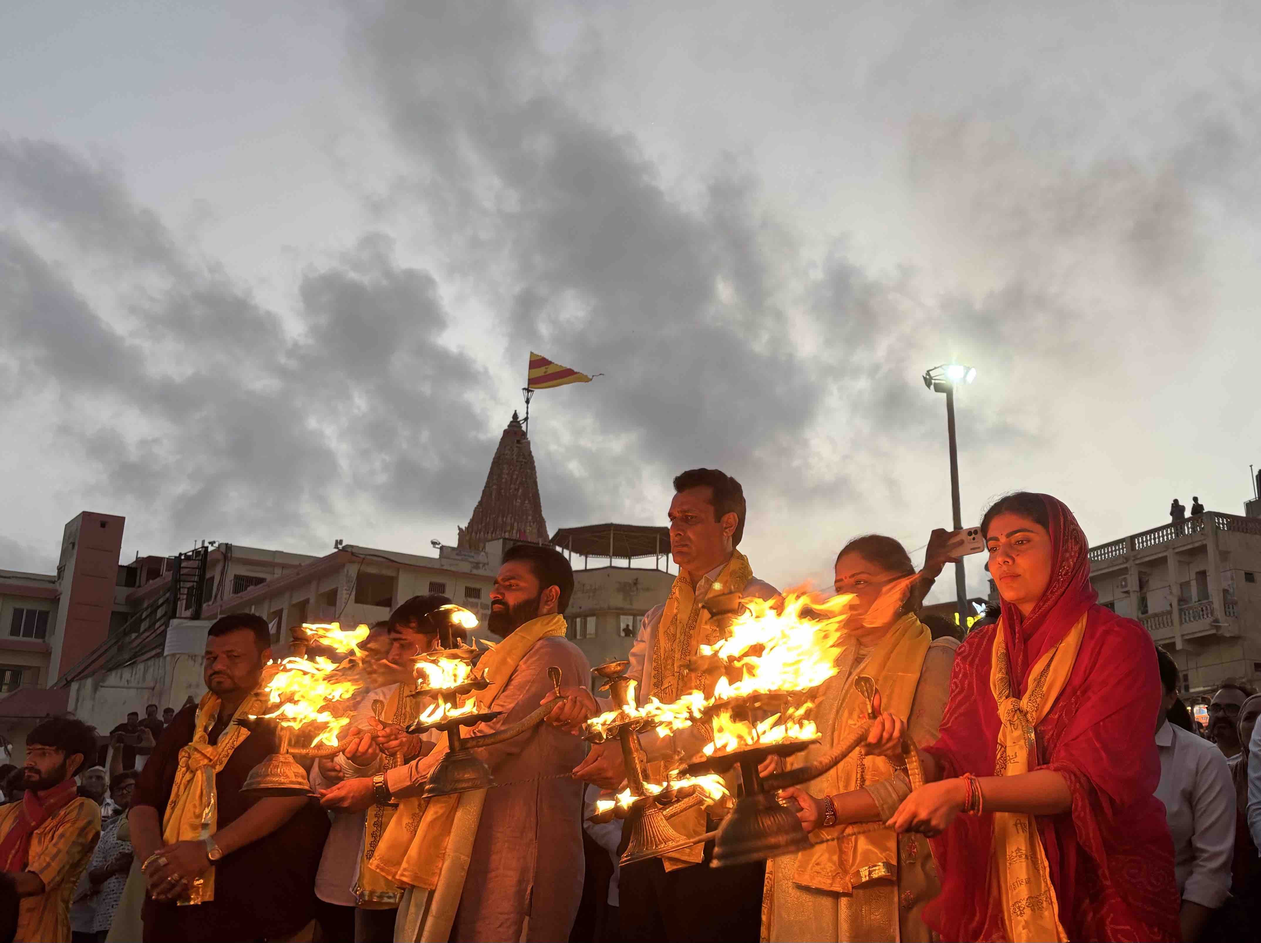 Dwarka Prayer, Gomti Aarti & Swachhta Abhiyan for PM Modis Long Life