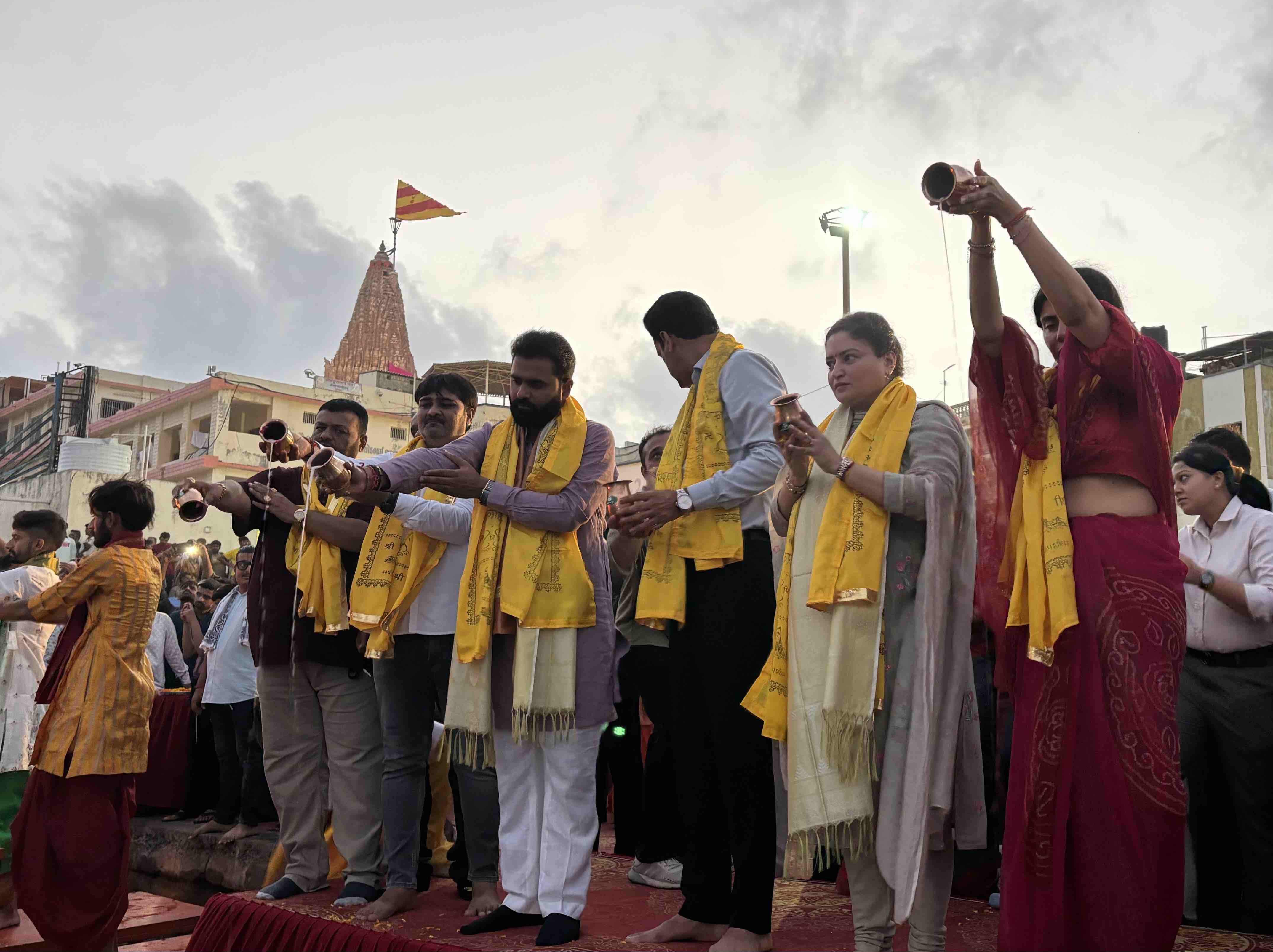 Dwarka Prayer, Gomti Aarti & Swachhta Abhiyan for PM Modis Long Life