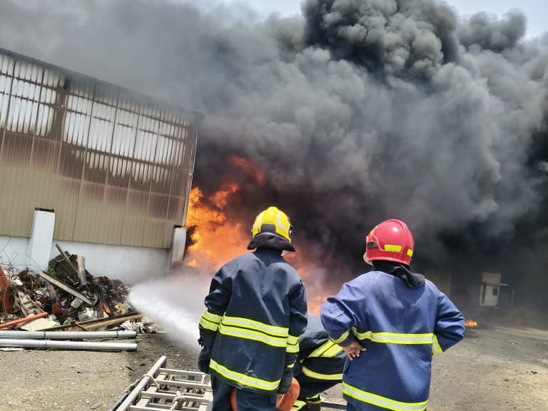 Halvad Rubber Factory Fire: Major Call Declared | Morvi Surendranagar
