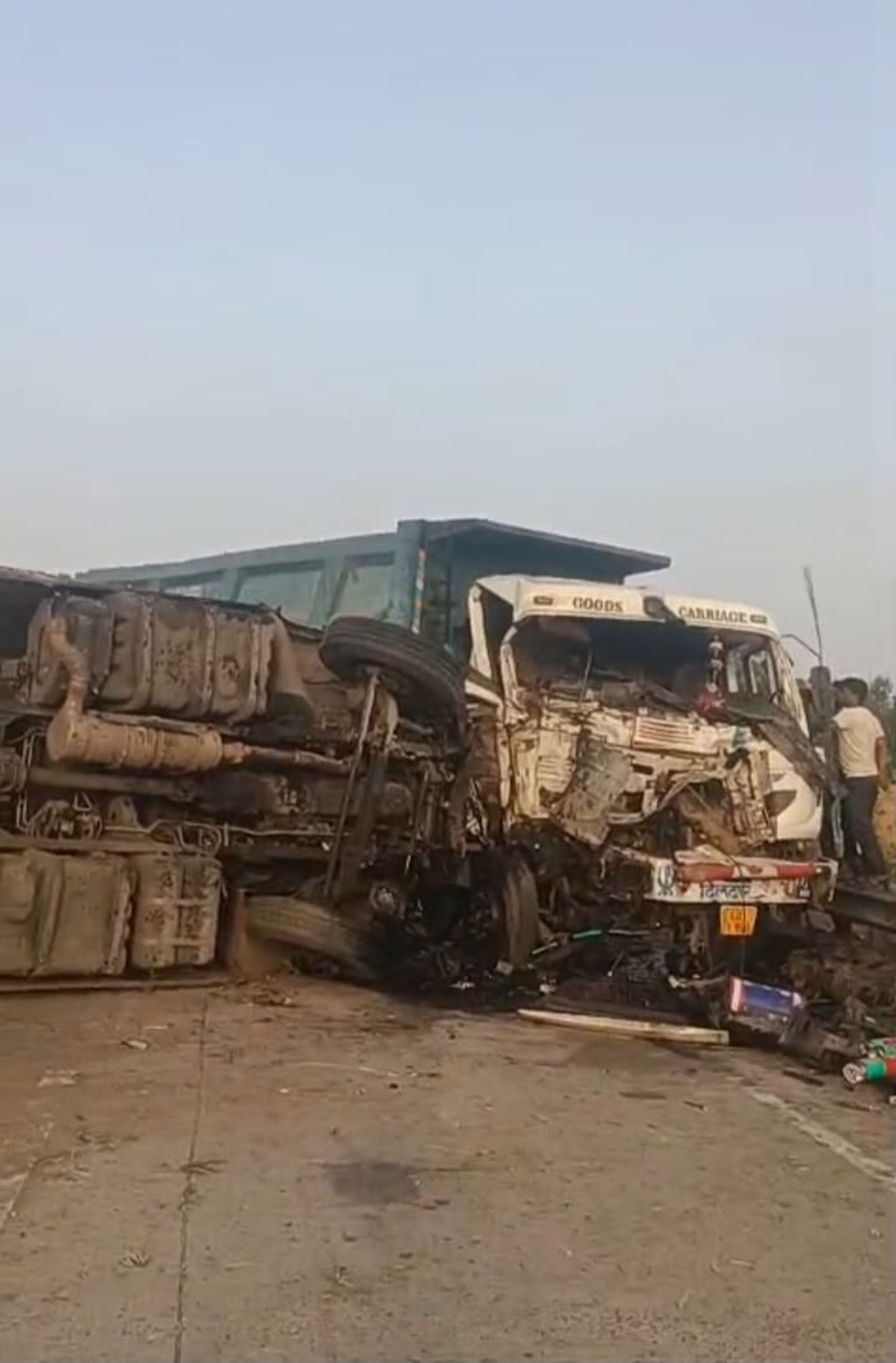 The driver trapped in the cabin was rescued and taken out.