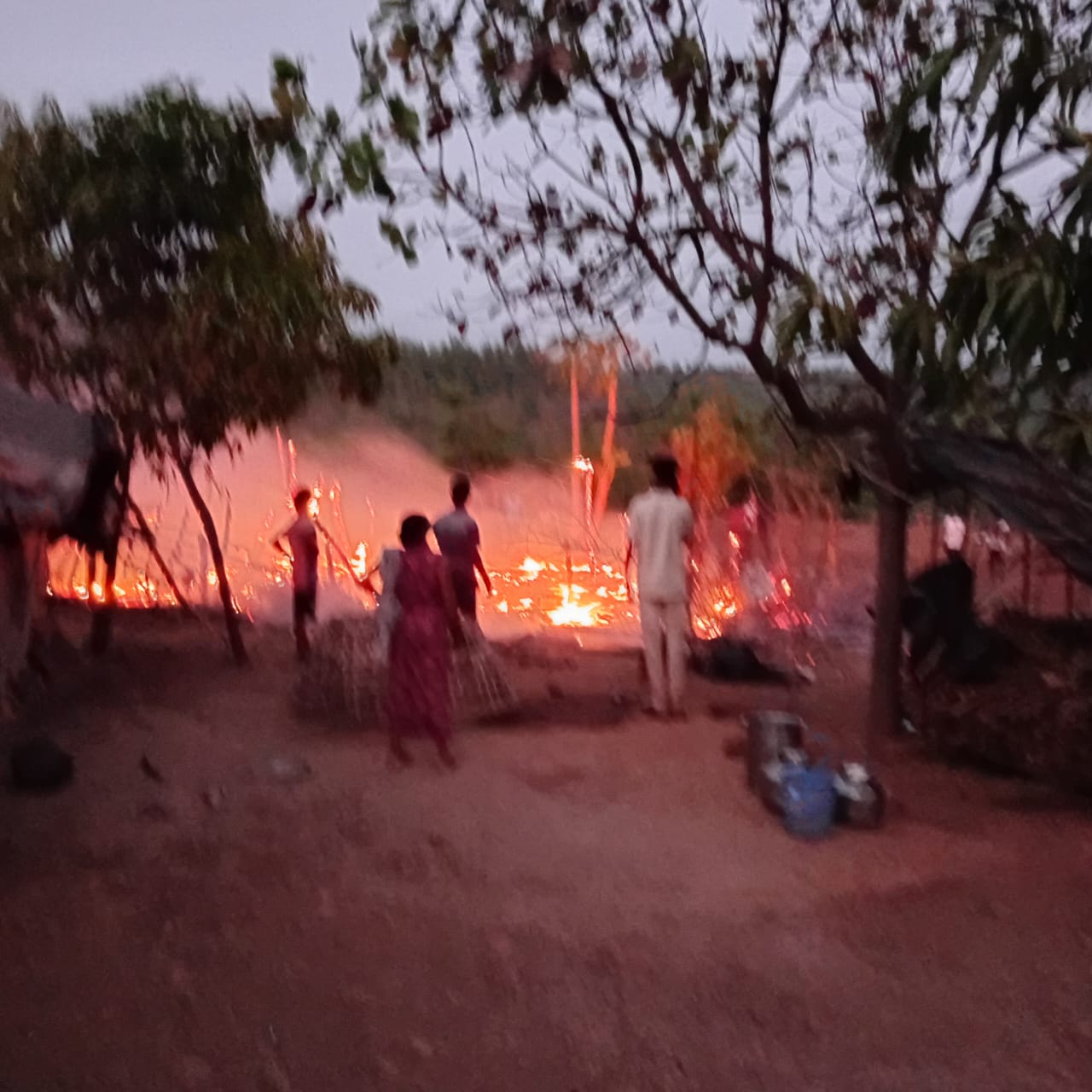 A poor family's house was burnt down due to a short circuit in Sindoni.