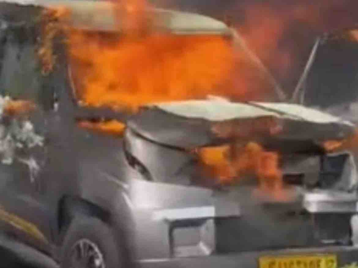 Car Catches Fire on Jamnagar-Dwarka Highway Near Sikka Patiya
