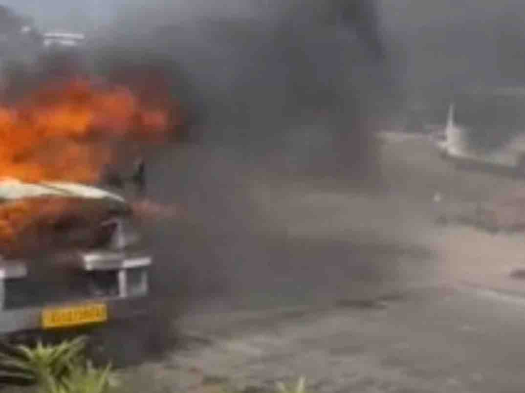 Car Catches Fire on Jamnagar-Dwarka Highway Near Sikka Patiya