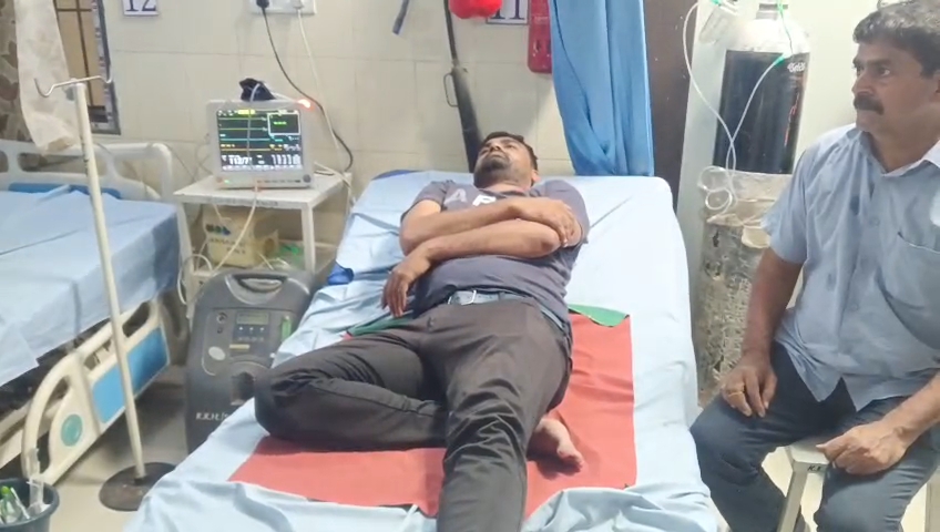Three mining workers attacked while stopping a sand tractor near Dhajdi