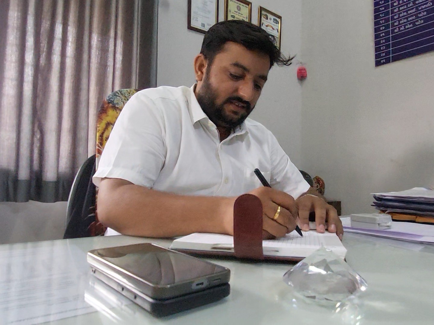 GSRTC Bus Drivers & Conductors Ban Mobile Use | Passenger Safety First