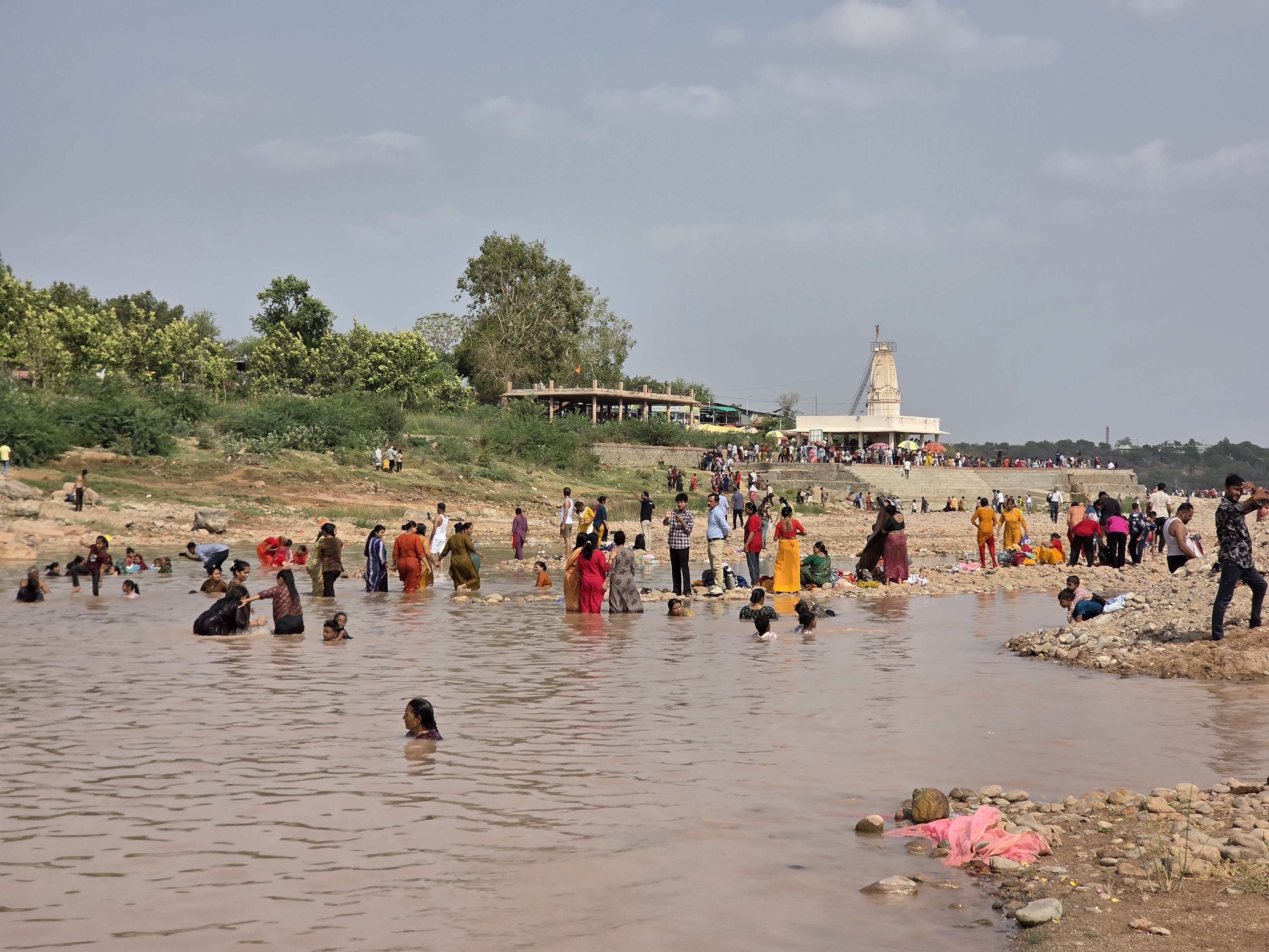 Idar Youth Drowns in Sabarmati River During Adhikmas Somvati Amavas