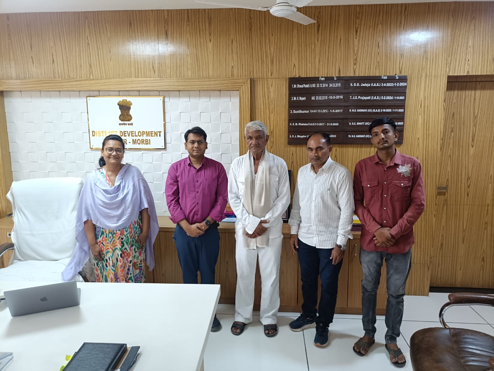 Malia Collector & DDO Honour Donor Subhanbhai Sanghvani for School Land ...