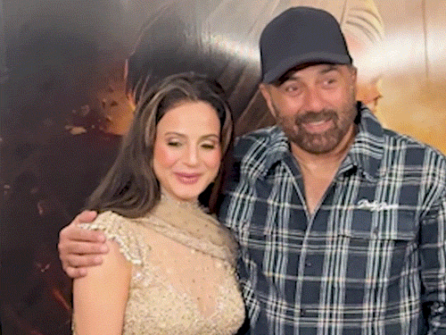 Gadar Turns 25; Sunny Deol, Amisha Patel Celebrate | Amrish Puri Remembered