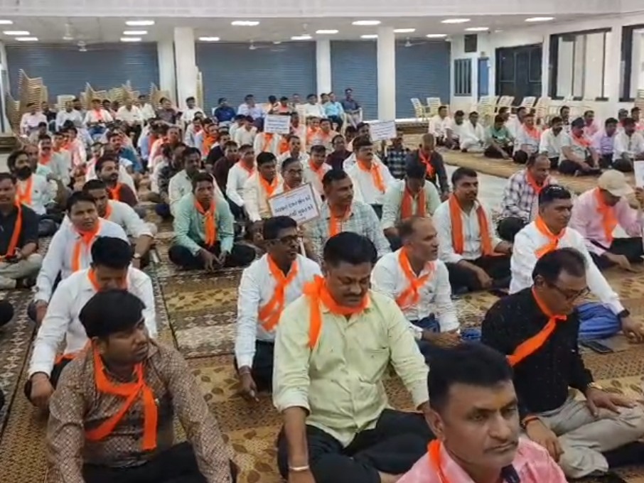 Mahisagar Teachers Protest TET Exam Cancellation Demand | Lunawada 2026