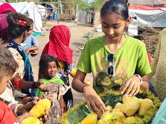 Botad Kesar Mango Distribution for Kids | Shramvistar Children Receive ...