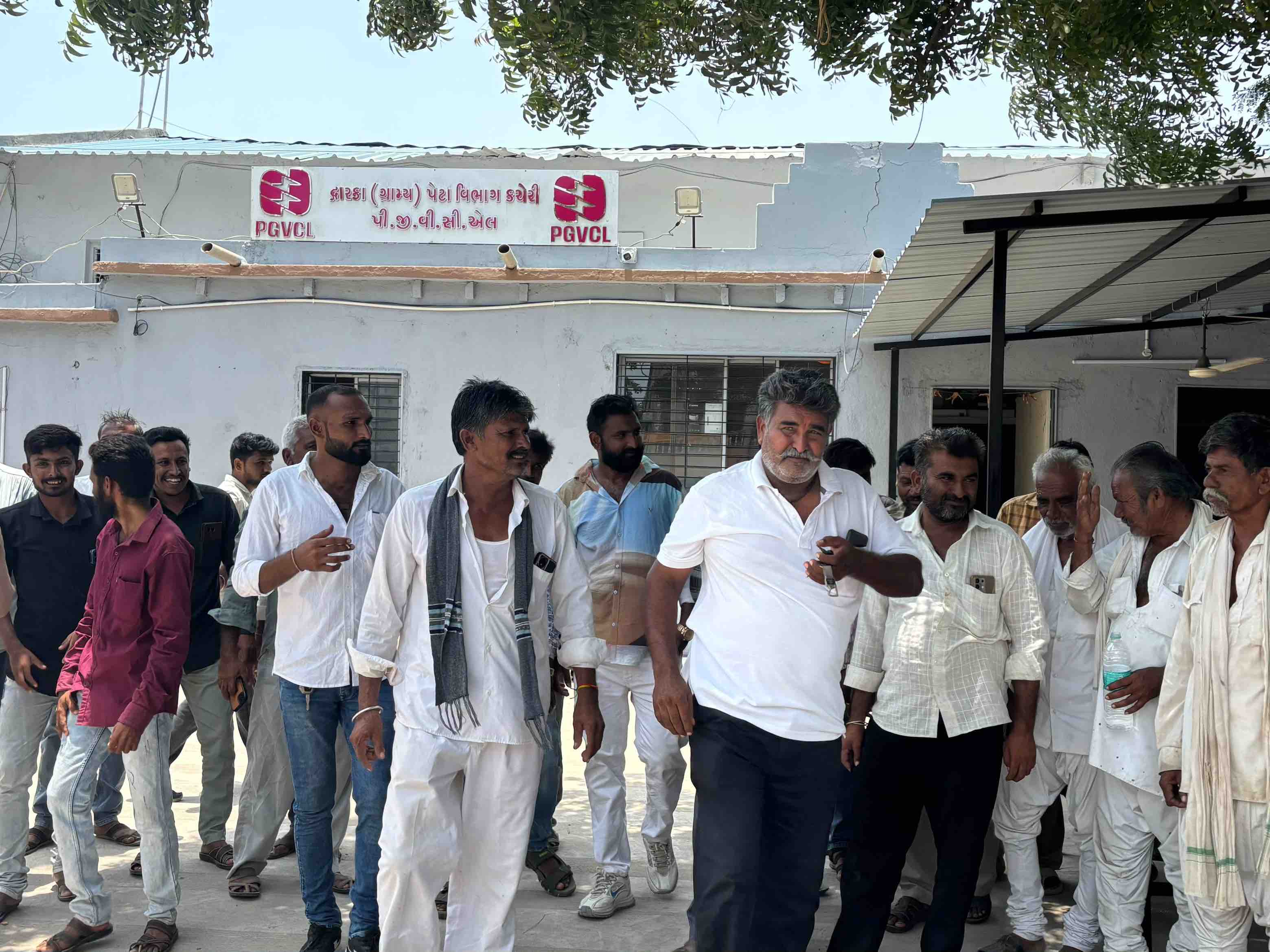 PGVCL Farmers Demand Regular Power Supply in Dwarka