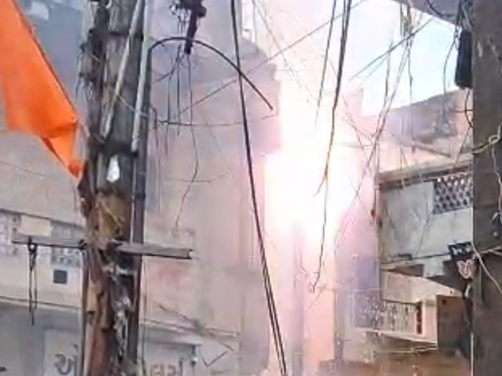 Halol Short Circuit Fire; MGVCL Supply Stopped | Suthar Faliya