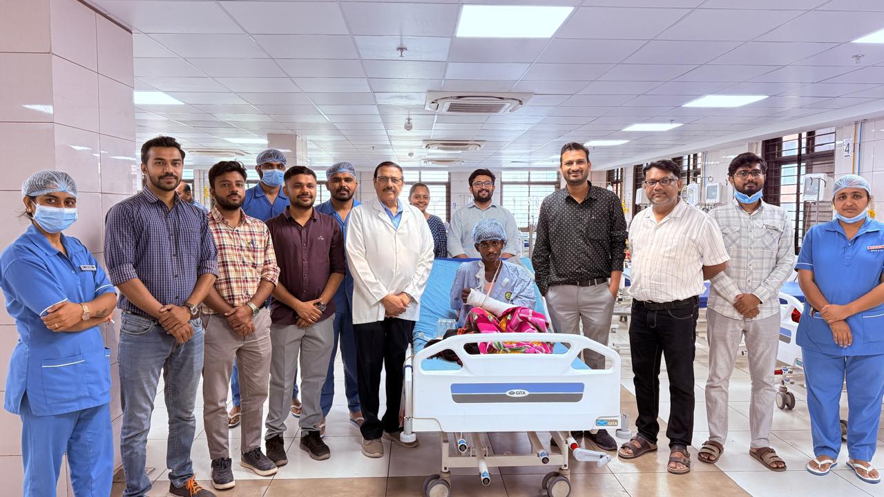 Doctors at Palanpur Civil Hospital performed an hour-long operation on ...