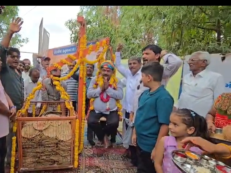 Snehal Patel Honored at Rotliya Hanumanji Mandir, Khanpurda