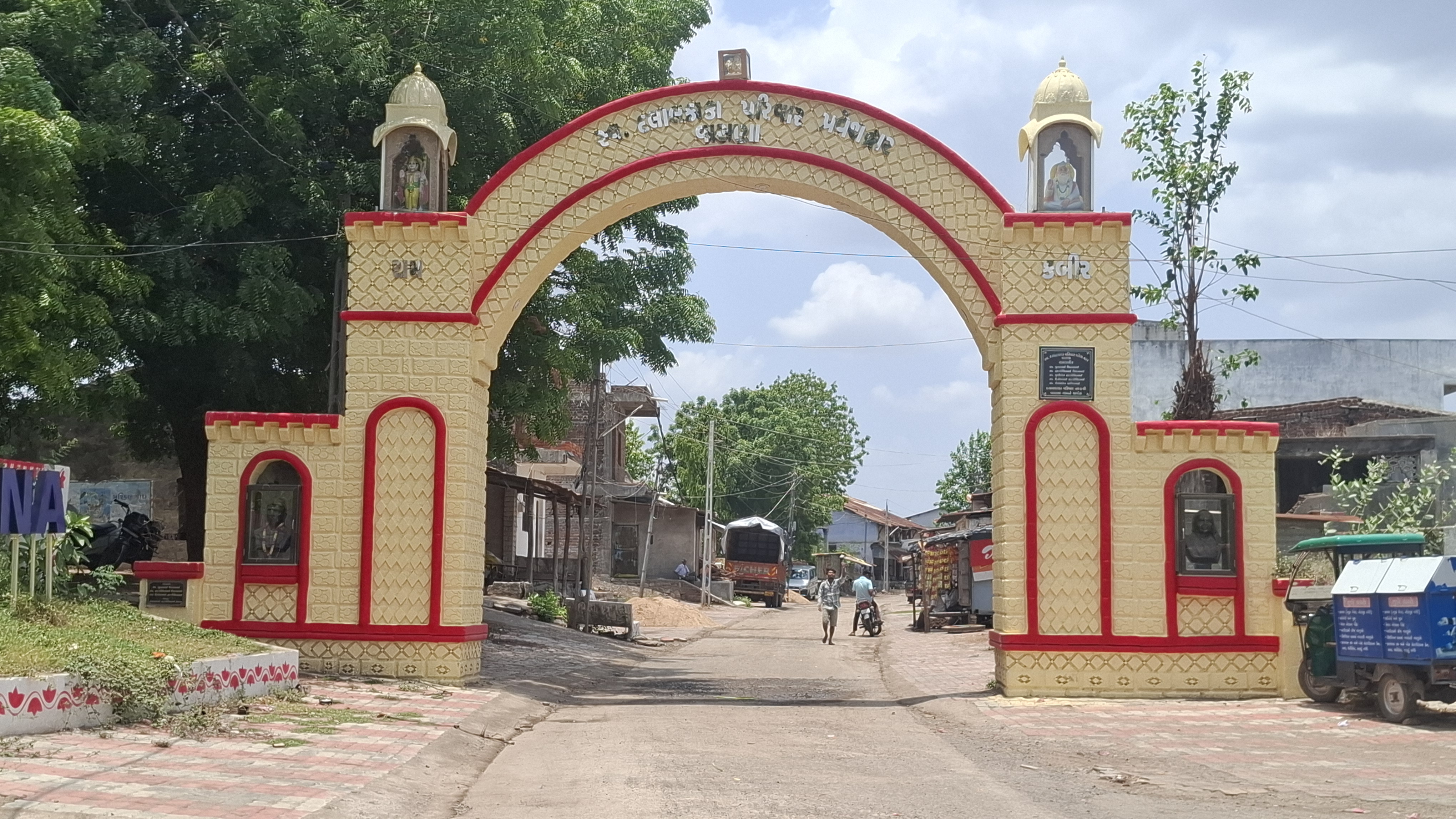 Vasna village is rich in amenities, but deprived of industrial development.