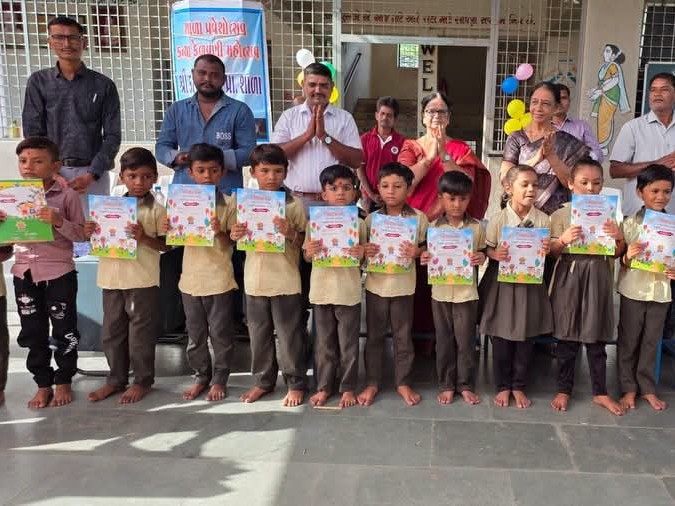 Varshaben Doshi Interacts with Kids at School Praveshotsav | Vadhavan
