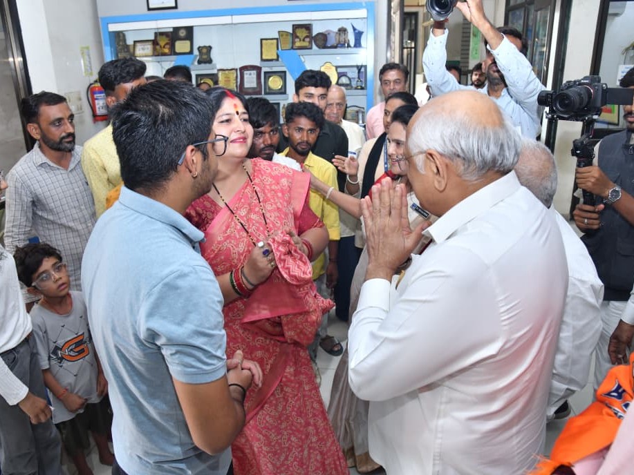CM Bhupendra Patel Visits Dohad Netralay | Ayushman Bharat Discussion